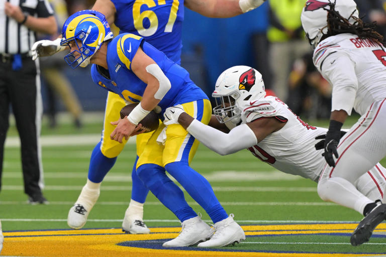 Should the Colts trade for Josh Sweat?