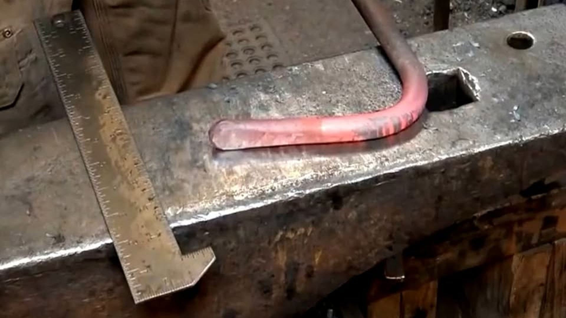 Anvil work-holding tips for blacksmithing