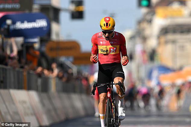 Cycling 'cheat' storm as riders complain that motorcycles are providing ...