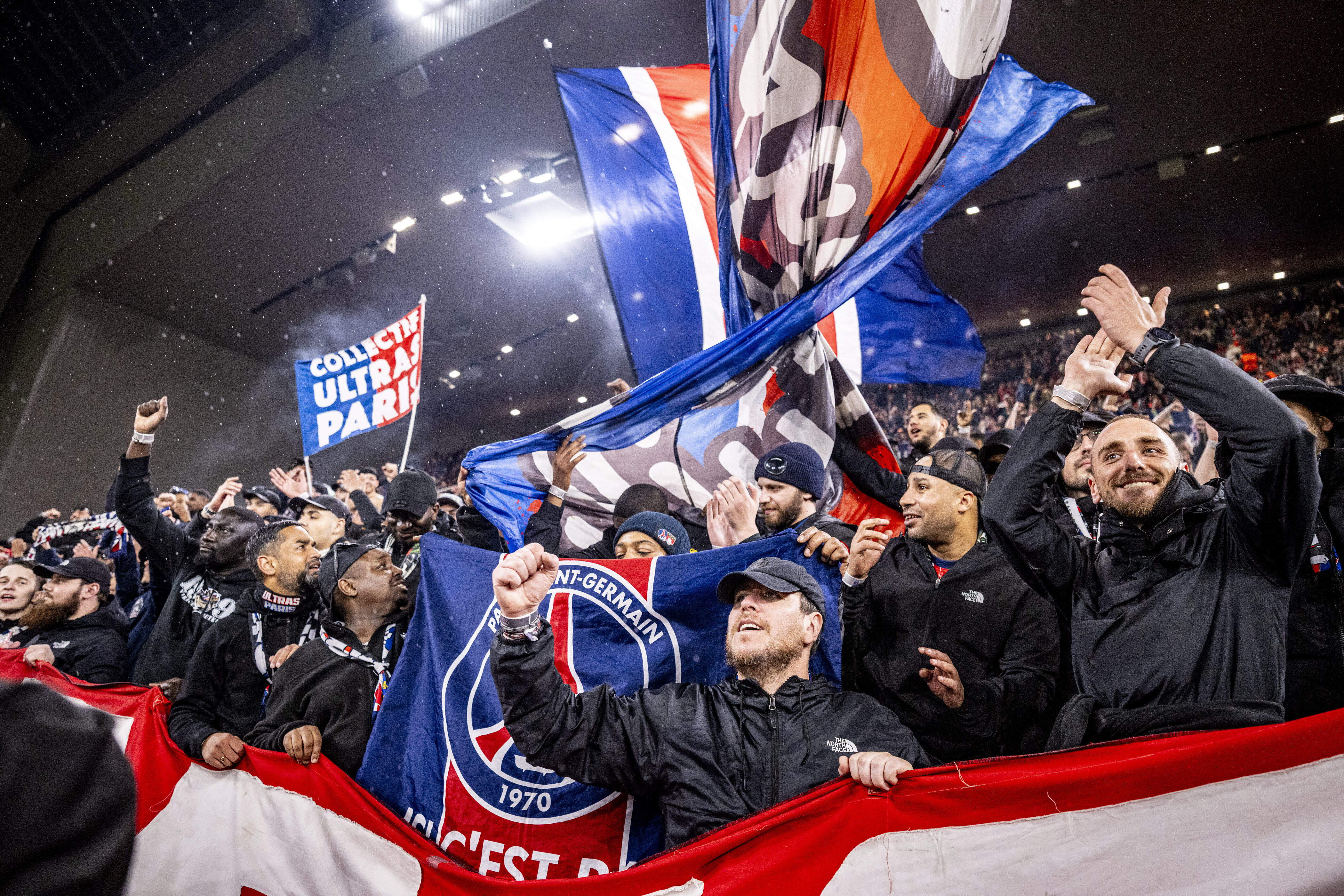 Groepje PSG-fans reist op bijzondere wijze af naar CL-finale: 'Hij mag ...