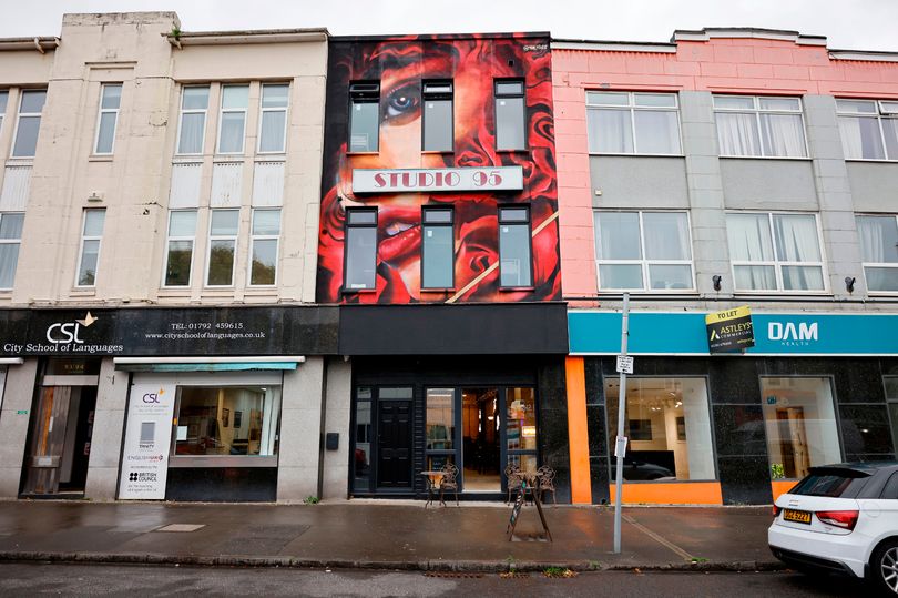 Once notorious former Swansea 'gentlemen's club' up for sale