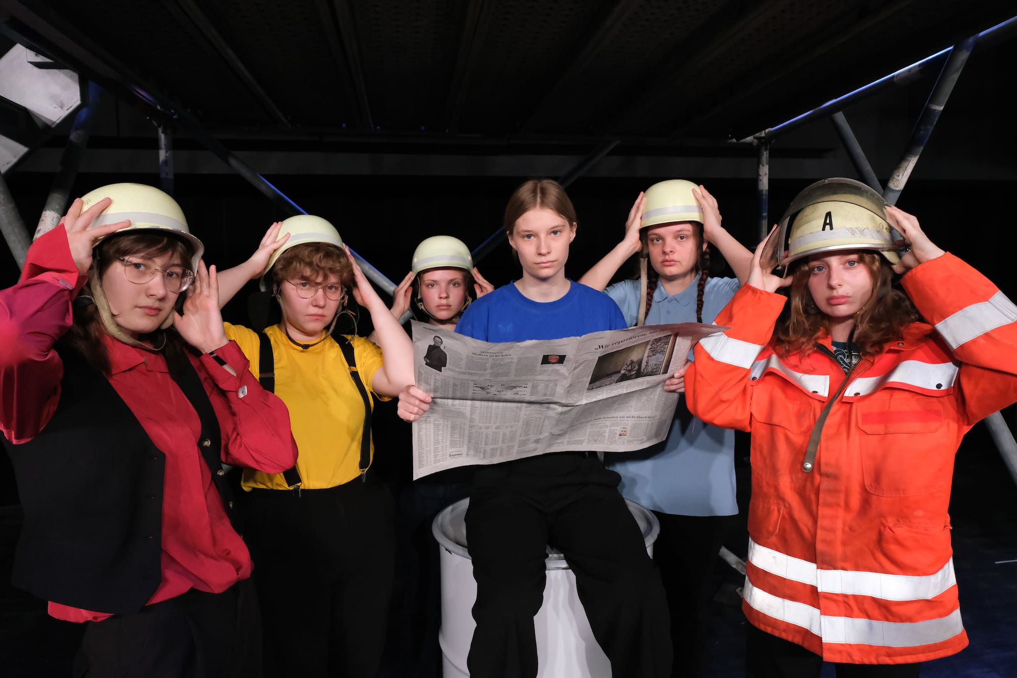 Theater-AG des Ernestinums Rinteln zeigt „Biedermann und die Brandstifter“