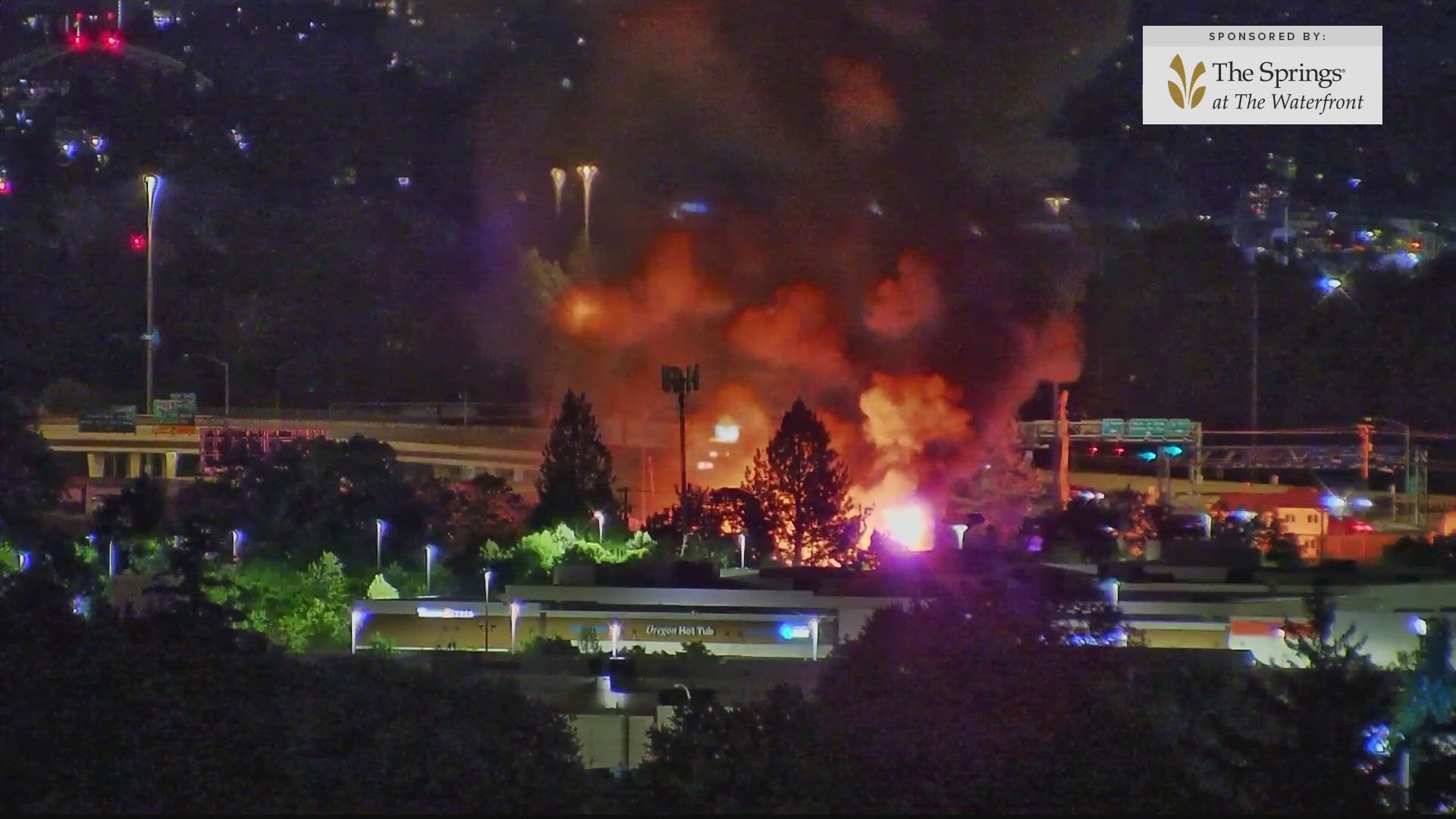 Breaking: Multiple floating homes on fire on the Columbia River