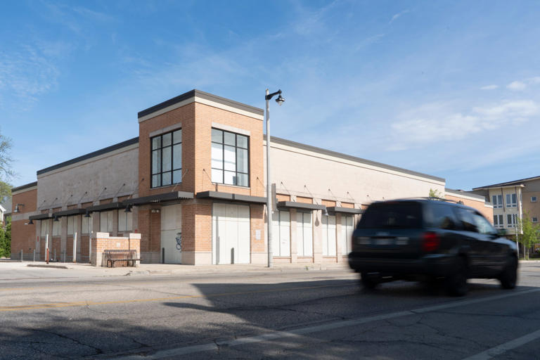 Closed King Drive Walgreens can’t reopen as pharmacy without approval