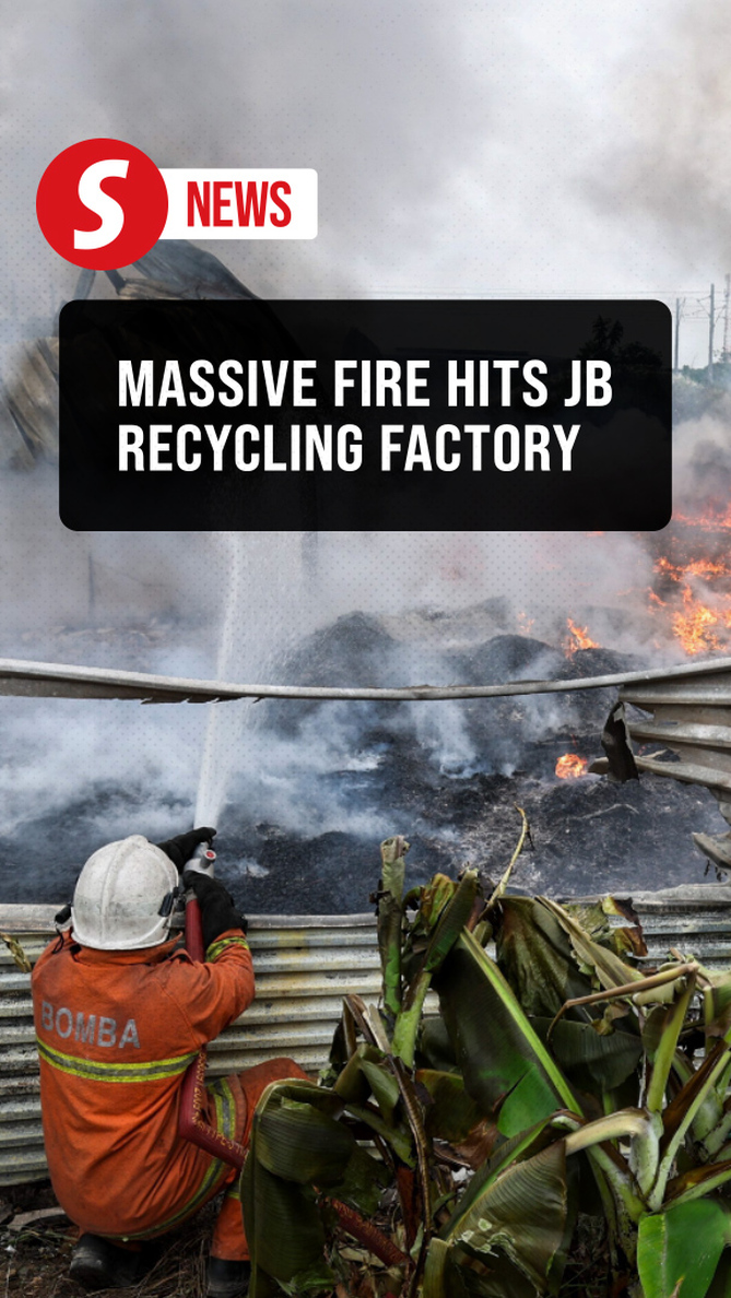Fire tears through recycling factory in Kempas sending clouds of smoke ...
