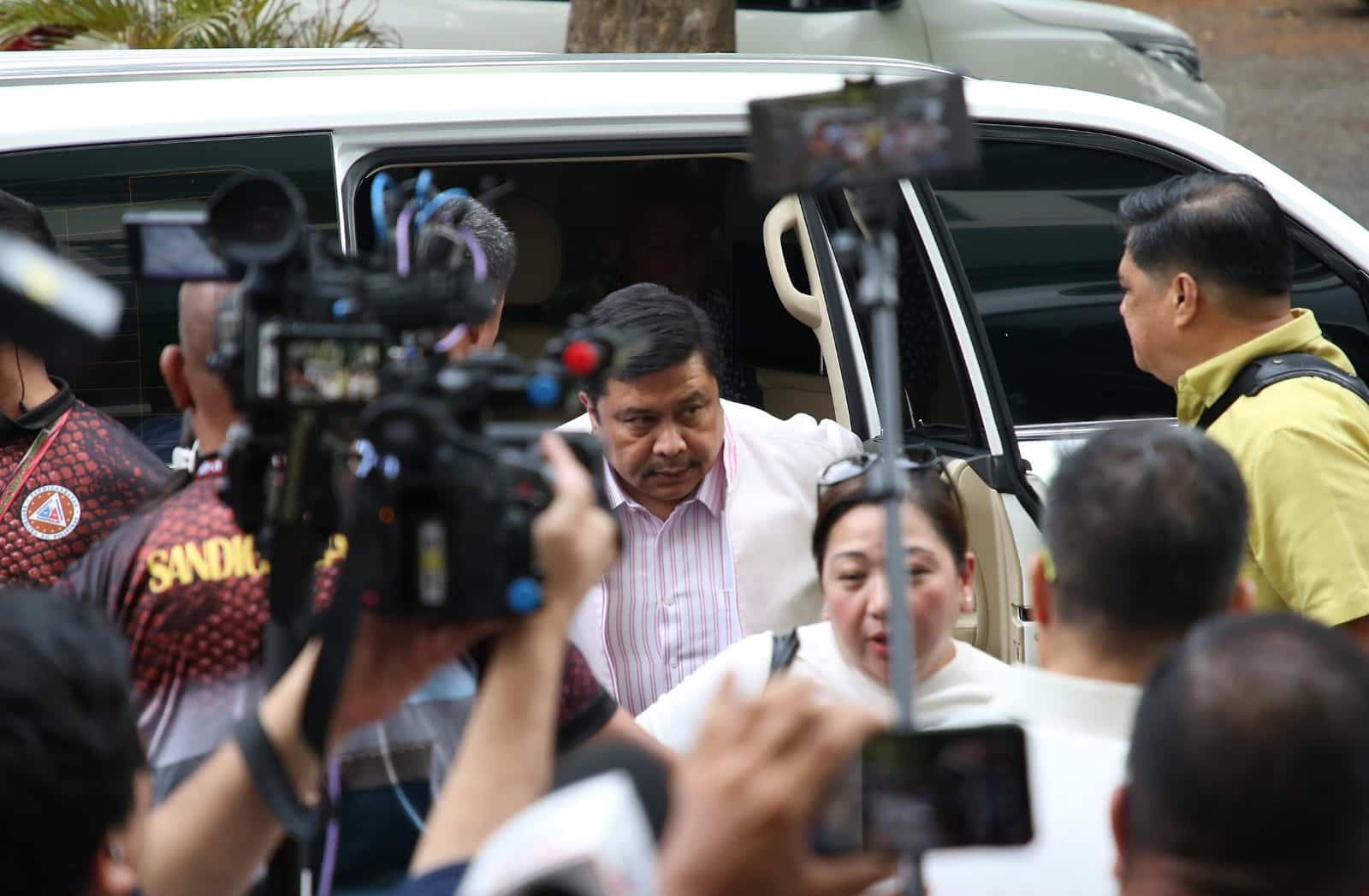 Jinggoy Estrada, Bonoan post P90K bail each for graft cases at Sandigan