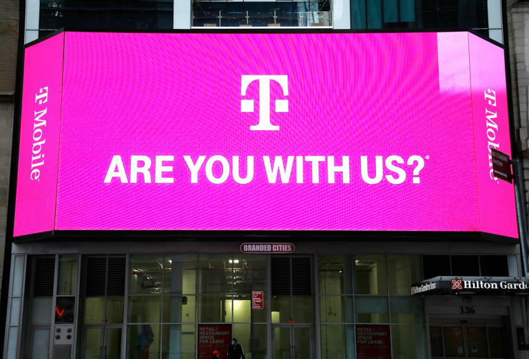 T-Mobile Fiber outage stretches into second day — as customers in ...