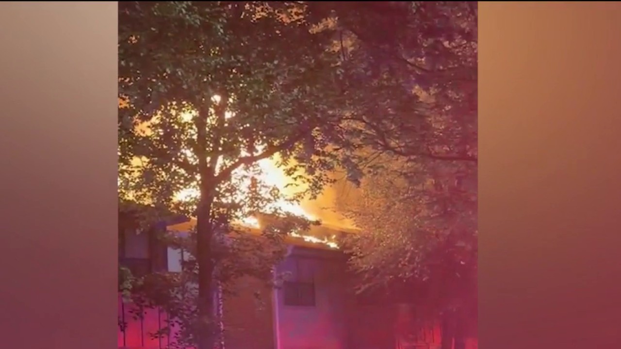 Residents devastated by early-morning Lithia Springs apartment fire