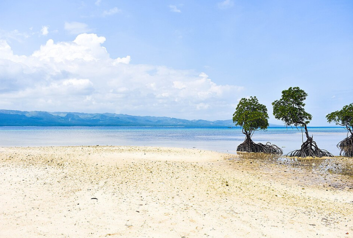 Explore 25 remote islands in the Philippines for an unforgettable escape
