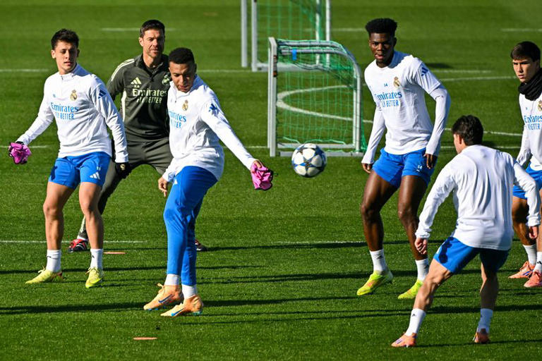 Xabi Alonso speaking to Real Madrid star as Liverpool icon creates ...