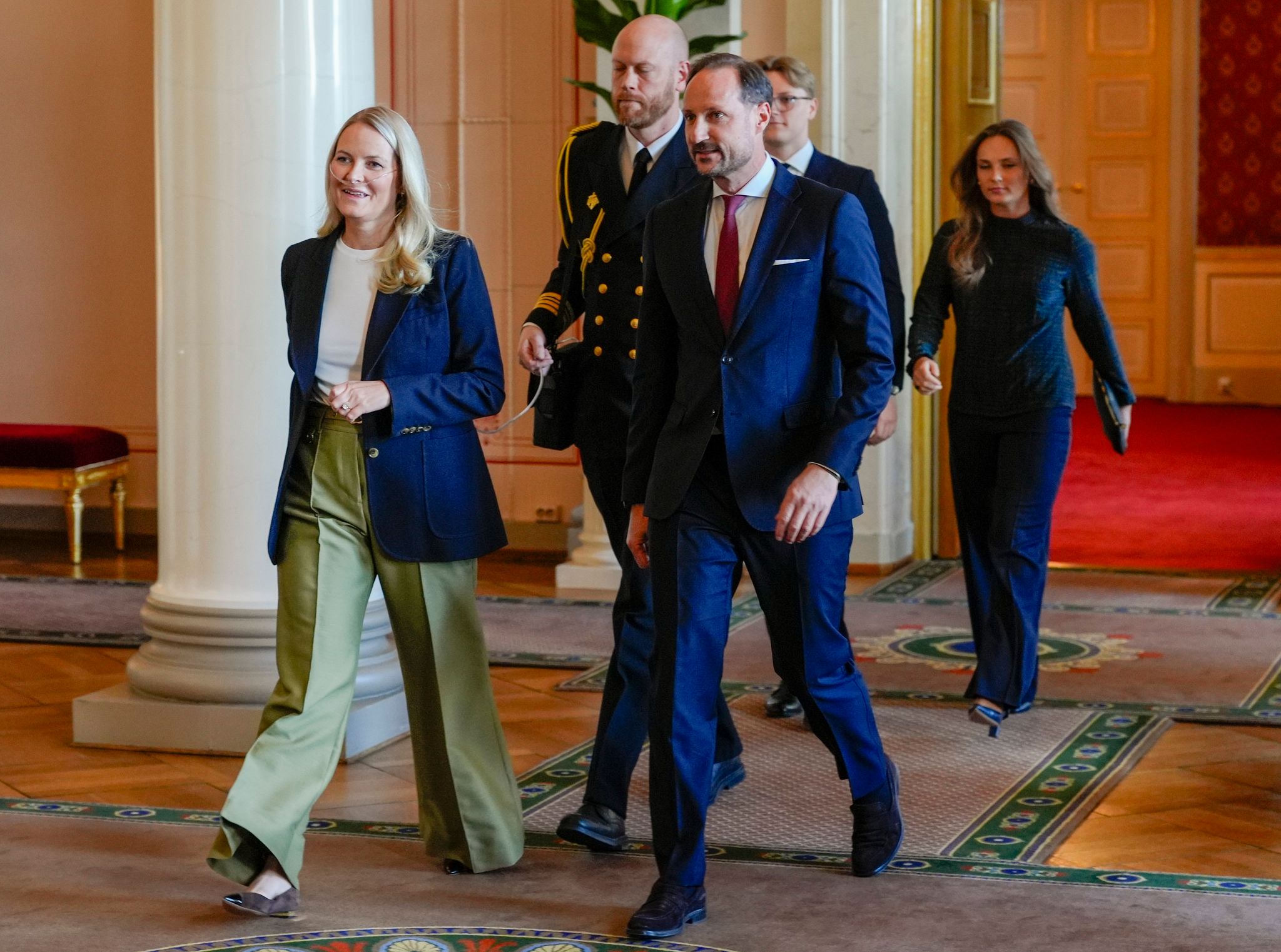 Norwegens Kronprinz Haakon verkürzt Reise wegen Mette-Marit