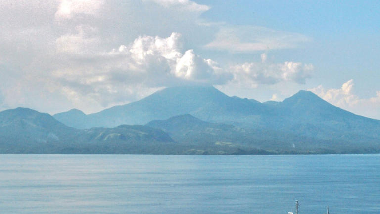 Mount Bulusan just logged 442 volcanic earthquakes in 10 days as ...