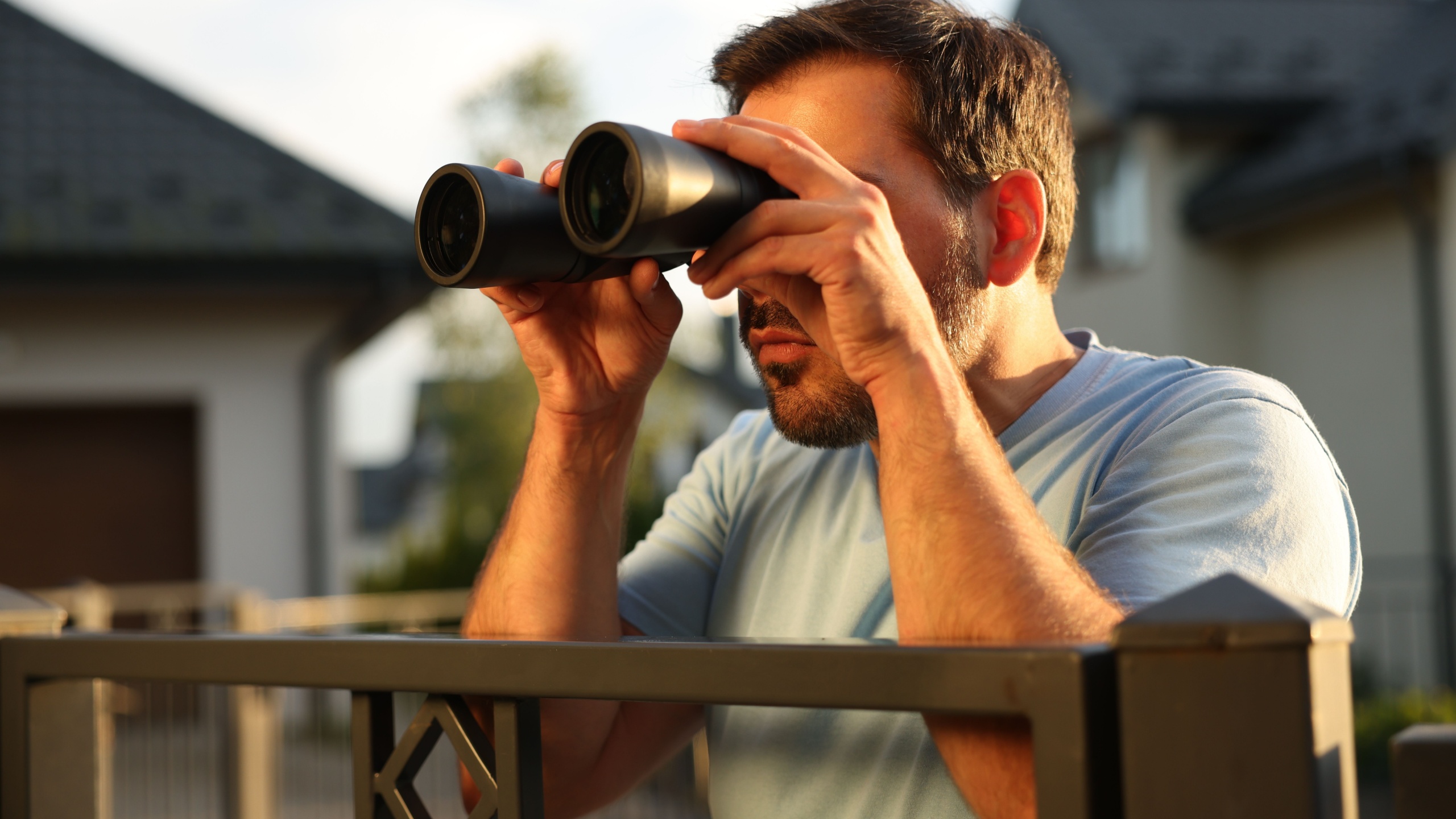 8 subtle signs you should be more careful around a neighbor