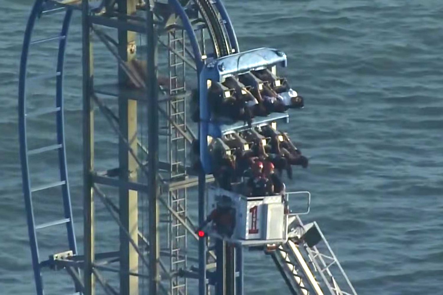 8 students rescued after being trapped at the top of a Texas roller ...