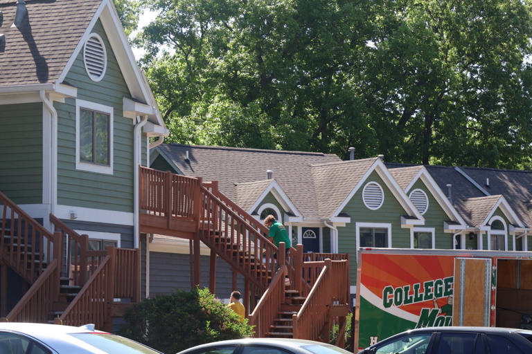 Caution tape blocks ‘unsafe’ apartments near Kalamazoo, some residents ...