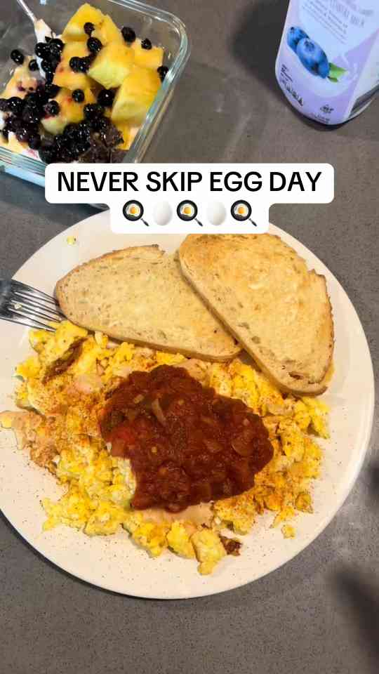 High protein egg breakfast for building muscle