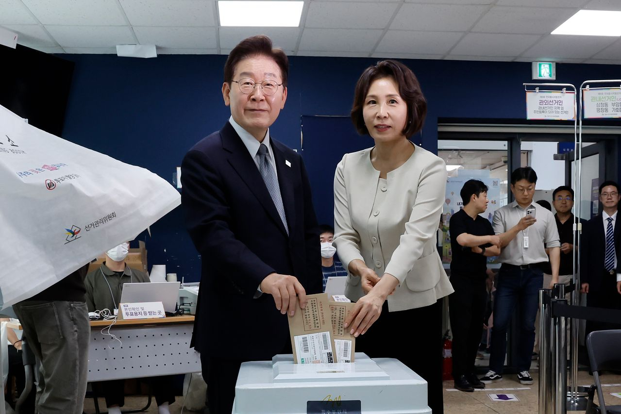 President, DP and PPP political heavyweights cast ballots during early ...