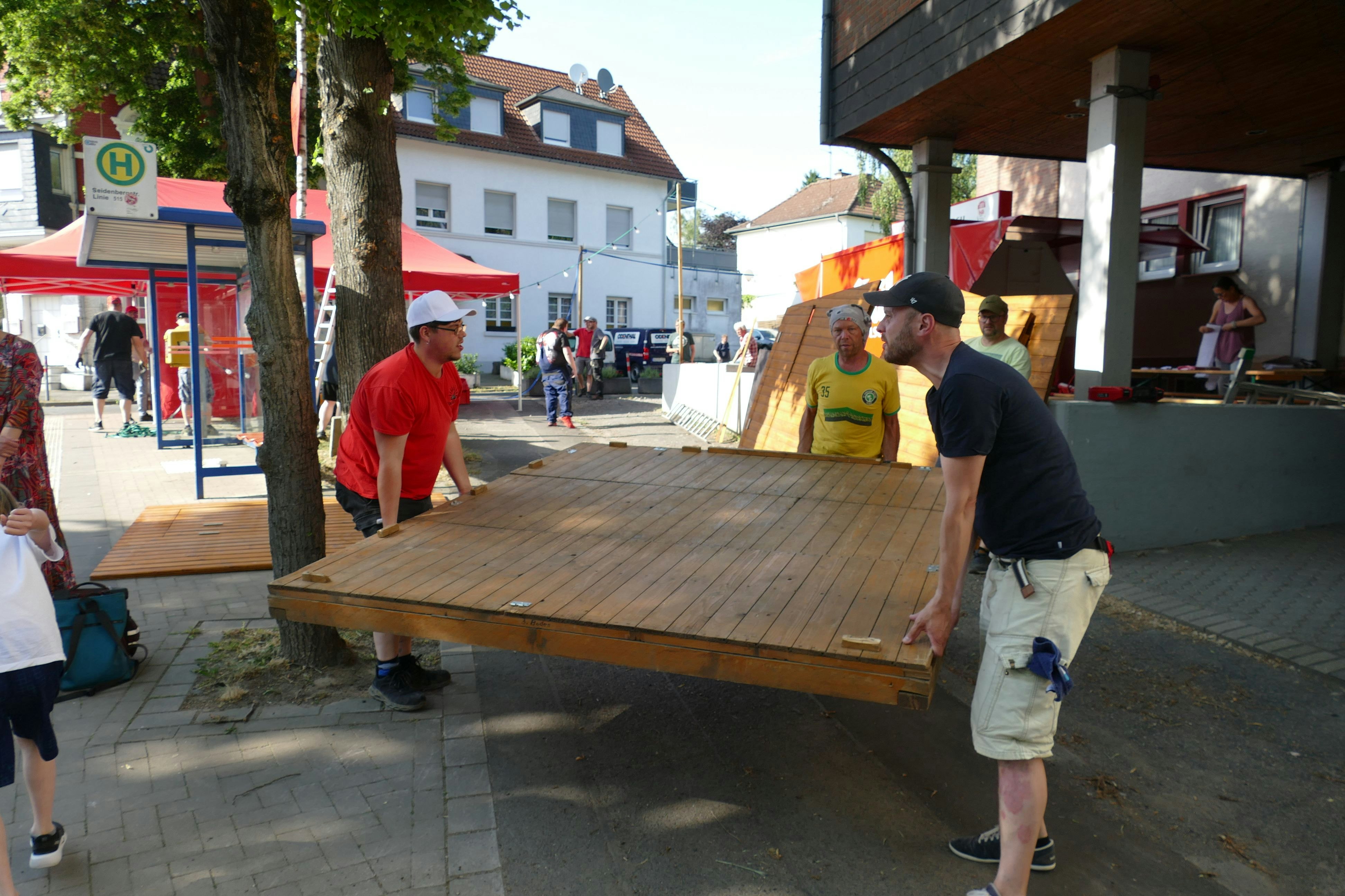 Mit Cocktails aus der Garage: Siegburg-Wolsdorf feiert 125 Jahre Kirmes
