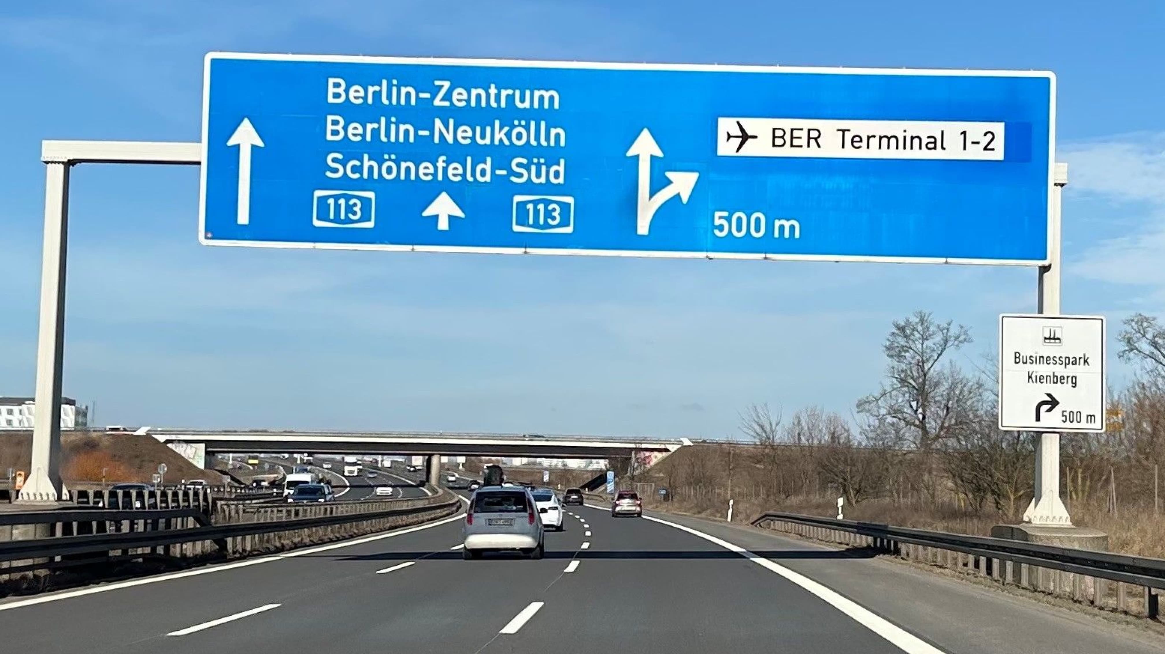 A113 bei Schönefeld: Sperrung der Autobahn am Flughafen BER