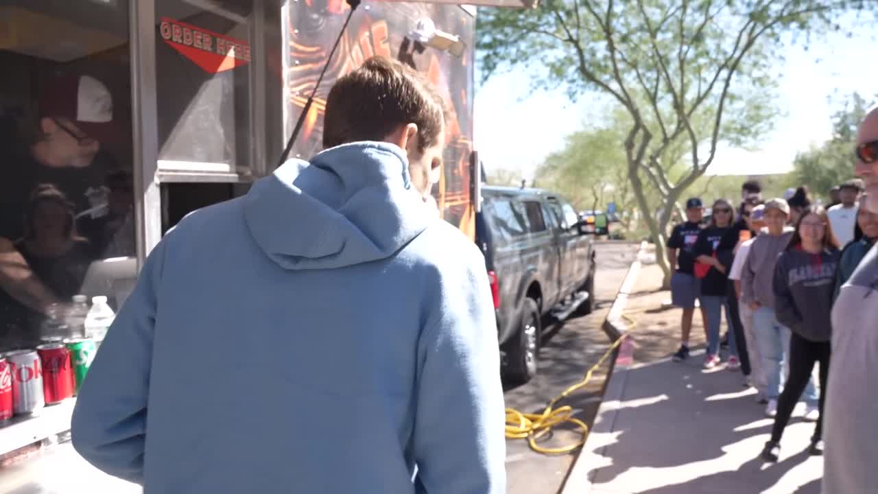 Man surprises small food truck owners by buying meals for everyone