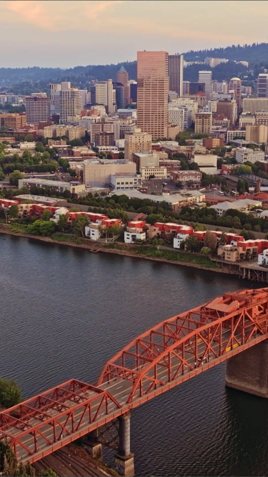 Portland, Oregon: Drone views from the Willamette River to Mount Hood