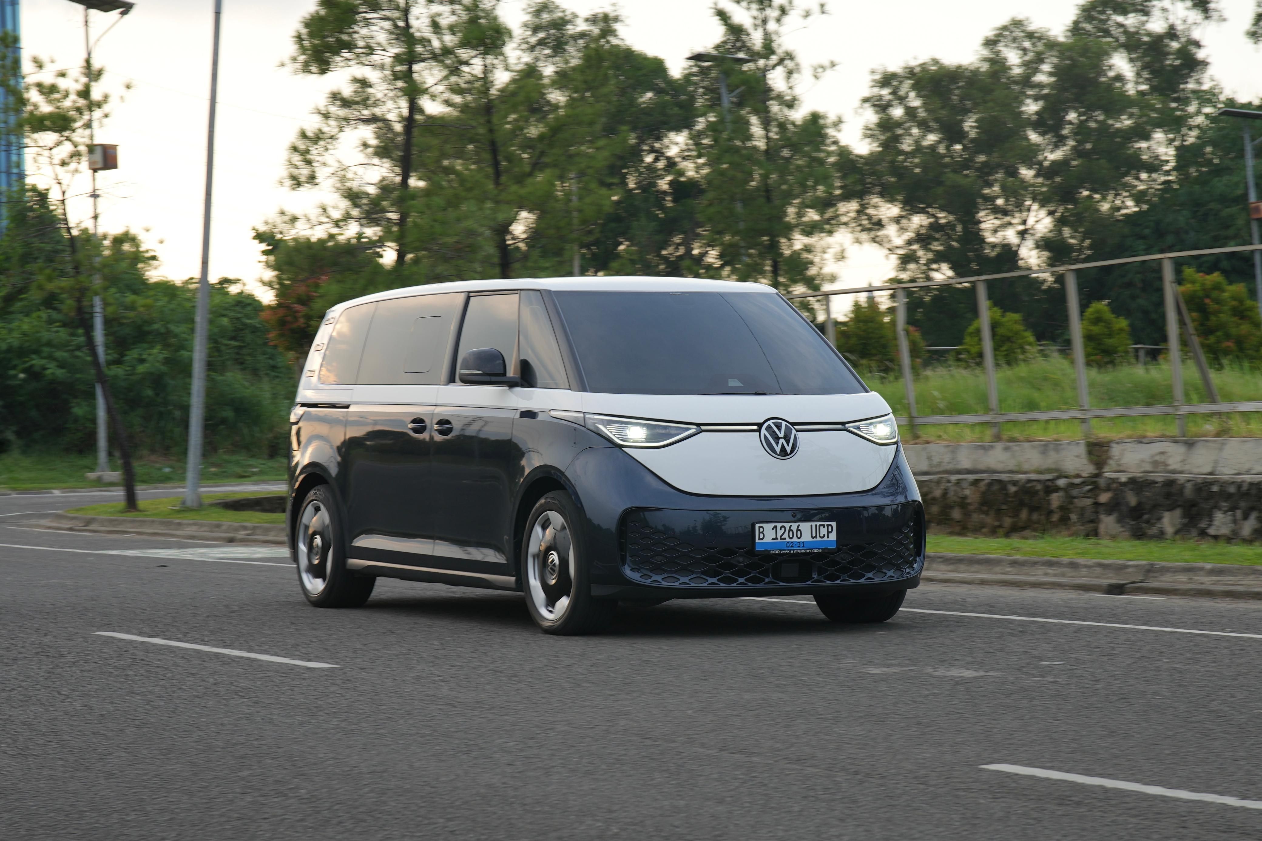 Adu irit konsumsi energi MPV listrik sultan XPENG X9 vs VW ID. Buzz