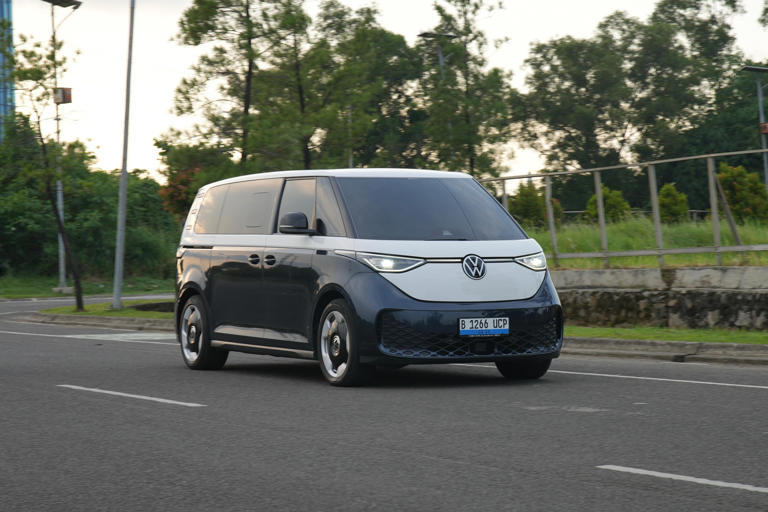 Adu irit konsumsi energi MPV listrik sultan XPENG X9 vs VW ID. Buzz