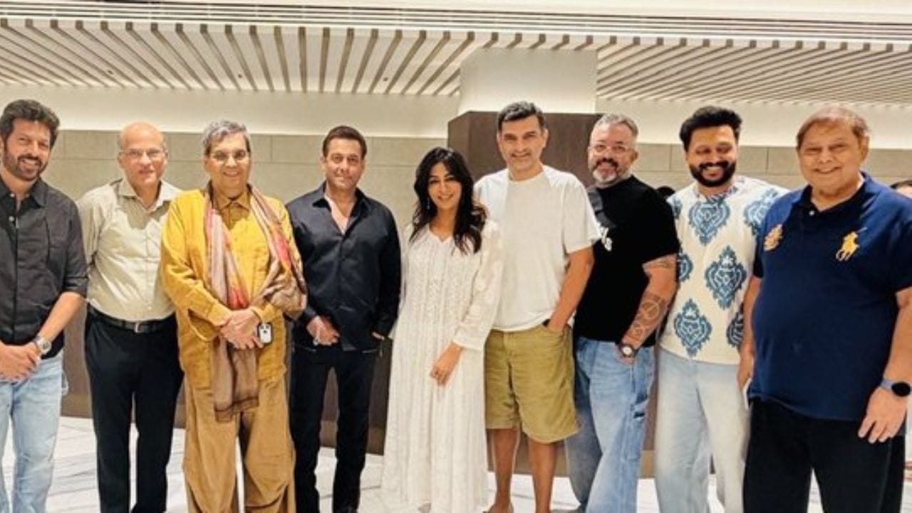 Salman Khan hosts special screening of Maatrubhumi; Subhash Ghai calls ...