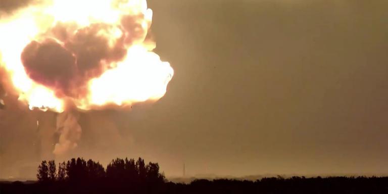 Space stocks tumble after a Blue Origin rocket explodes and SpaceX’s ...