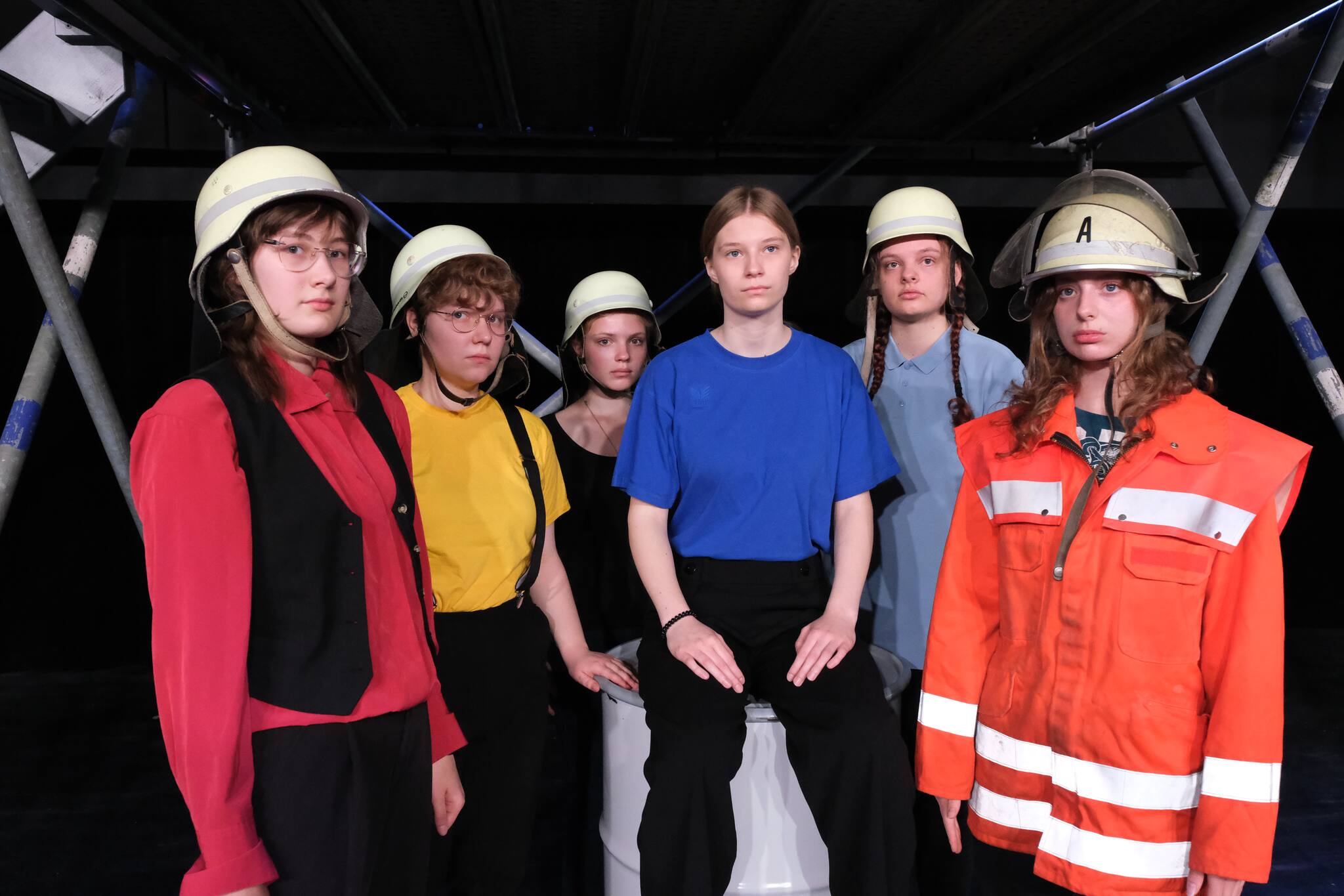 Theater-AG des Ernestinums Rinteln zeigt „Biedermann und die Brandstifter“
