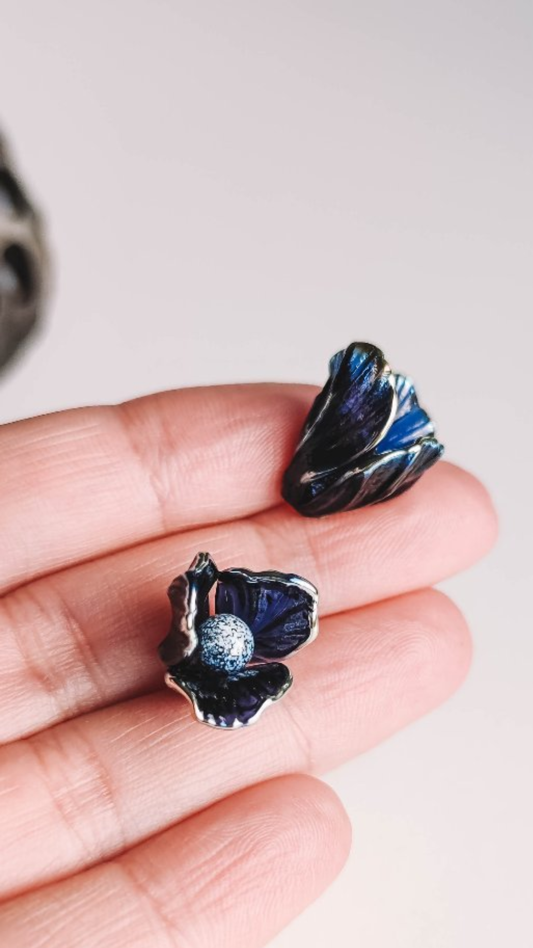 Glass flower art capturing nature’s beauty