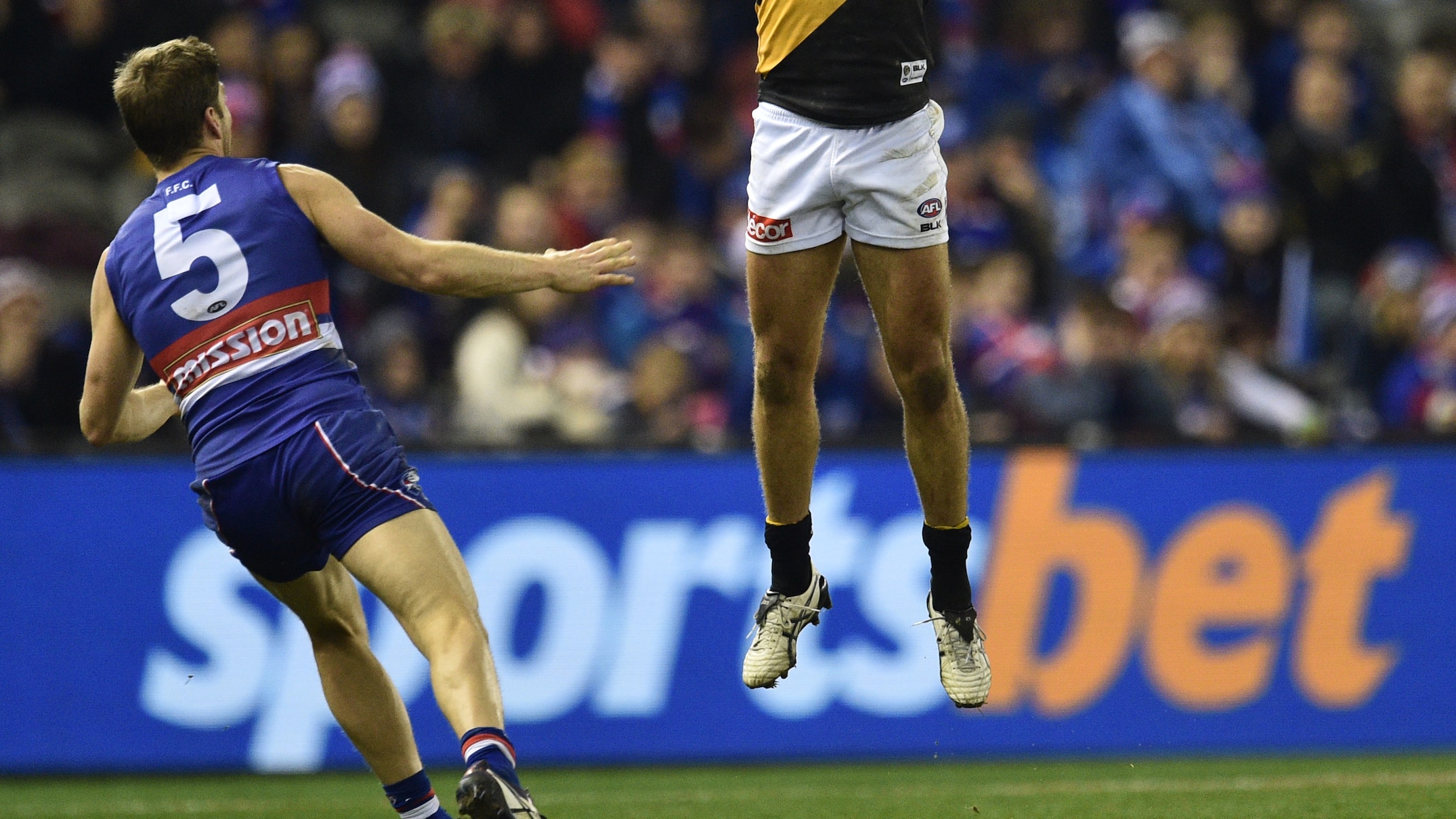 Kids still see gambling ads during late night sport under Labor