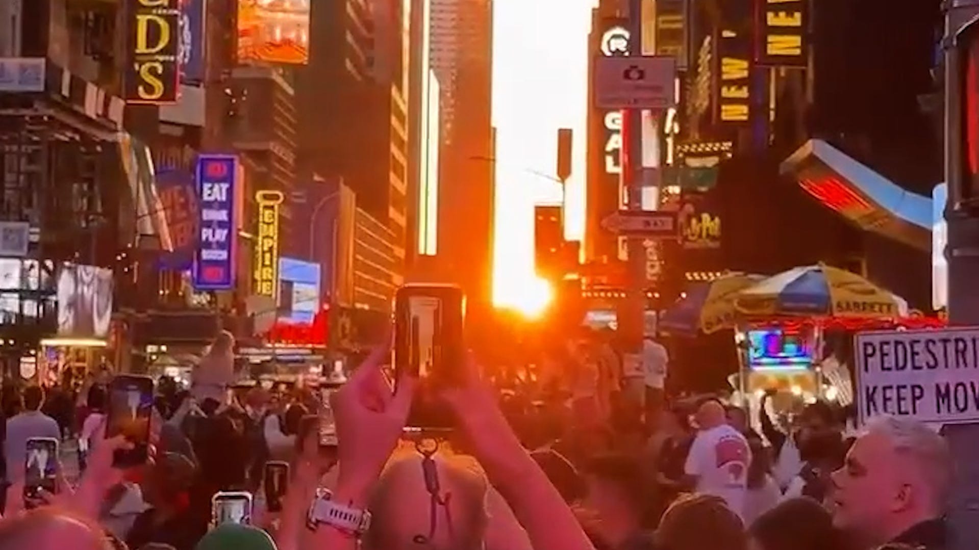 Captivating 'Manhattanhenge' sunset draws crowds to New York City streets