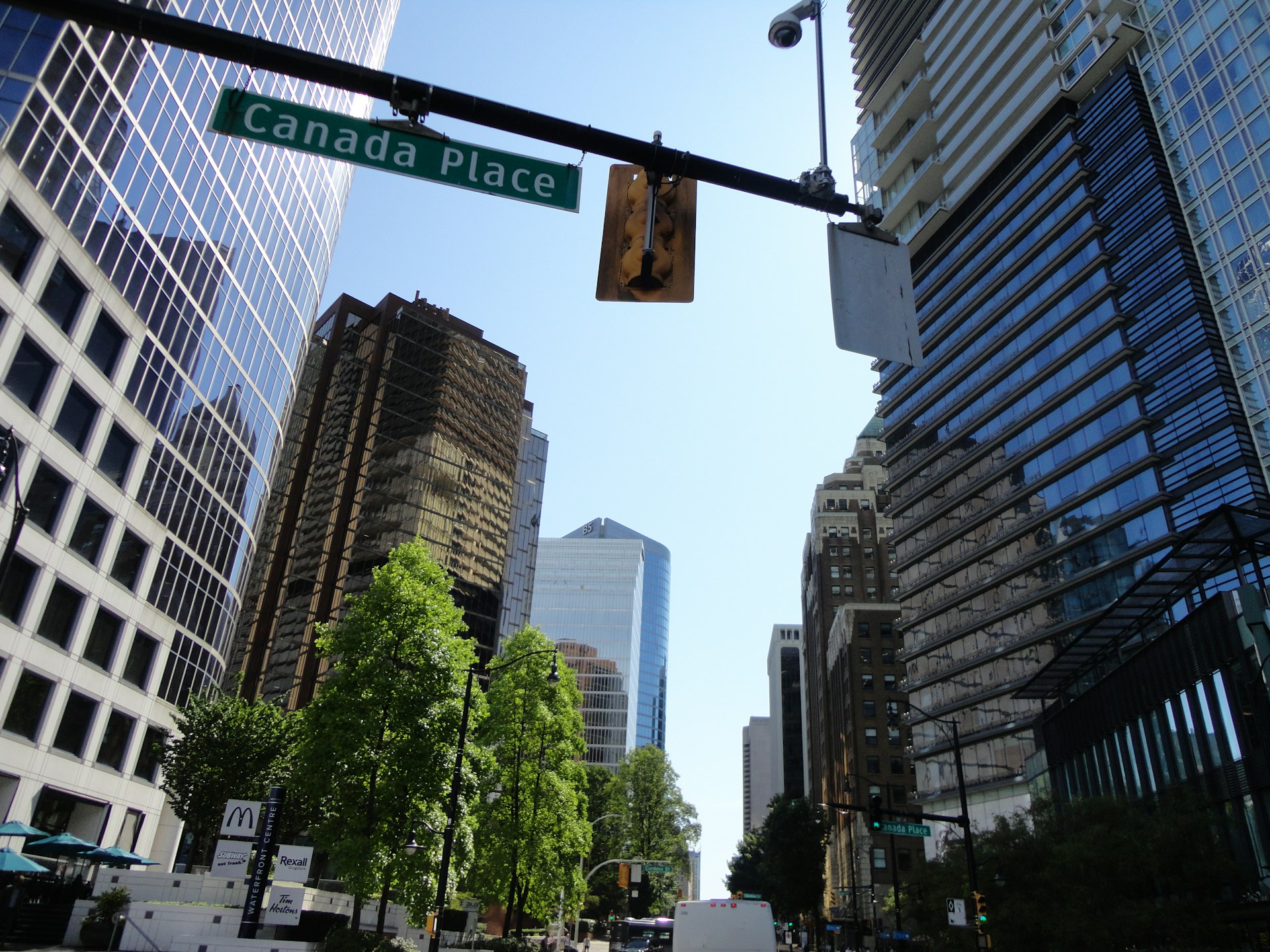 A tale of two economies: Record stock markets, record food bank lines