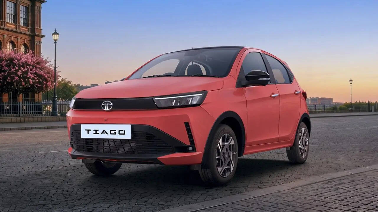 2026 Tata Tiago facelift petrol, CNG or EV — which one should you buy?