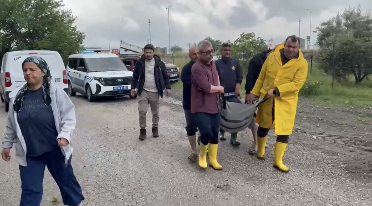 Osmaniye’de selde mahsur kalan kadın kurtarıldı