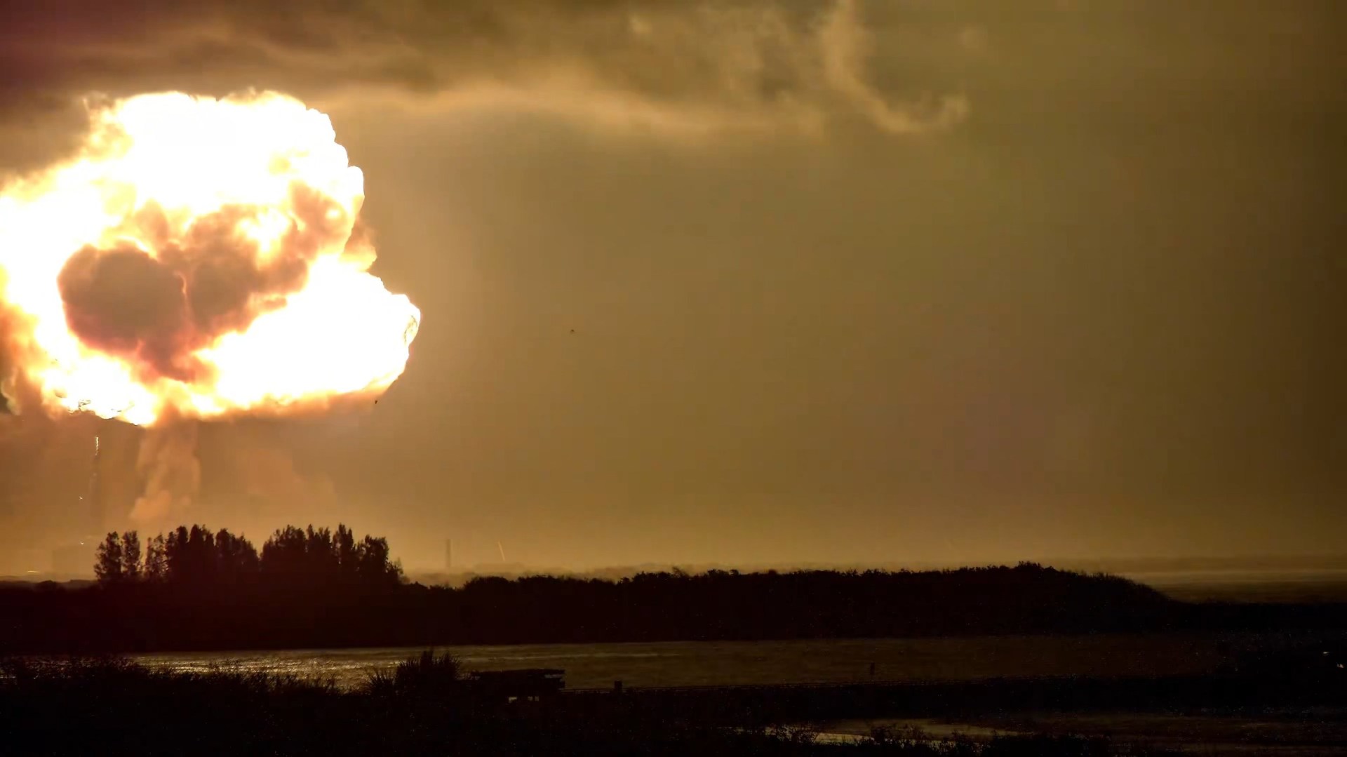 Jeff Bezos’s Blue Origin rocket explodes into giant fireball during test