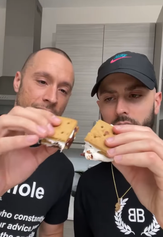 Easiest way to make s’mores | Quick classic campfire dessert