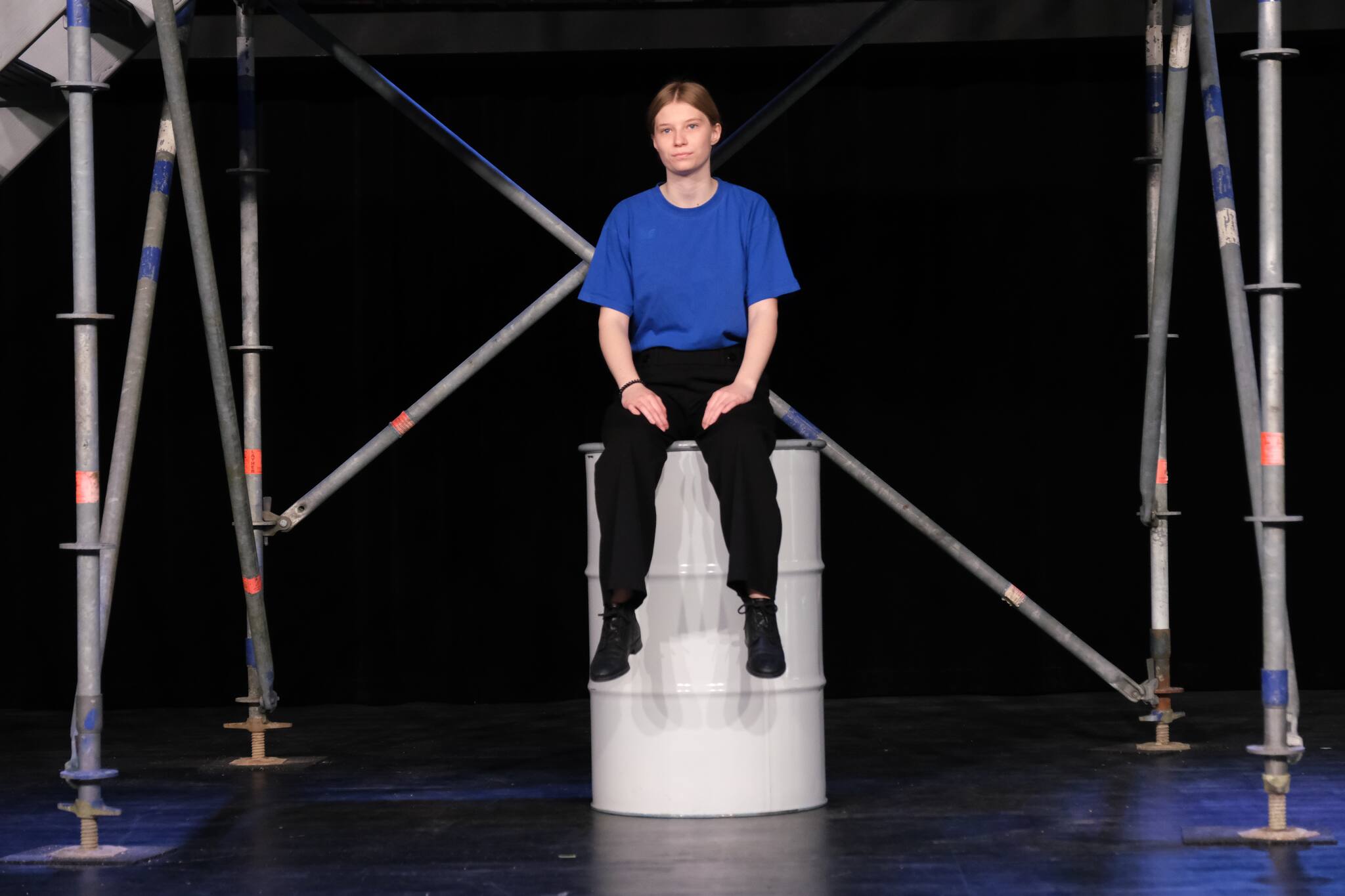 Theater-AG des Ernestinums Rinteln zeigt „Biedermann und die Brandstifter“