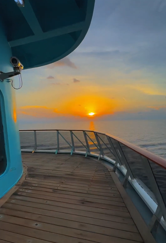 Beautiful sunset from a cruise ship | Relaxing ocean view