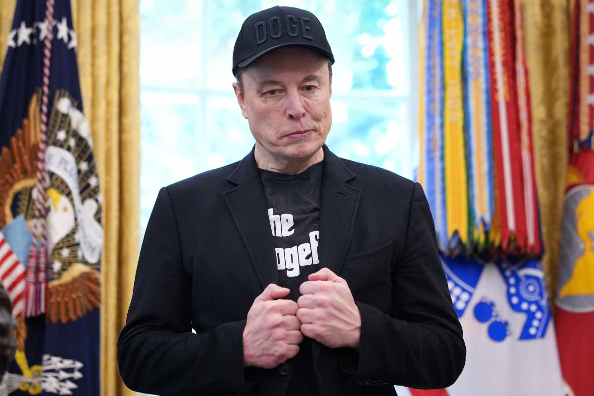 Elon Musk responds to explosion at Jeff Bezos-owned Blue Origin ...