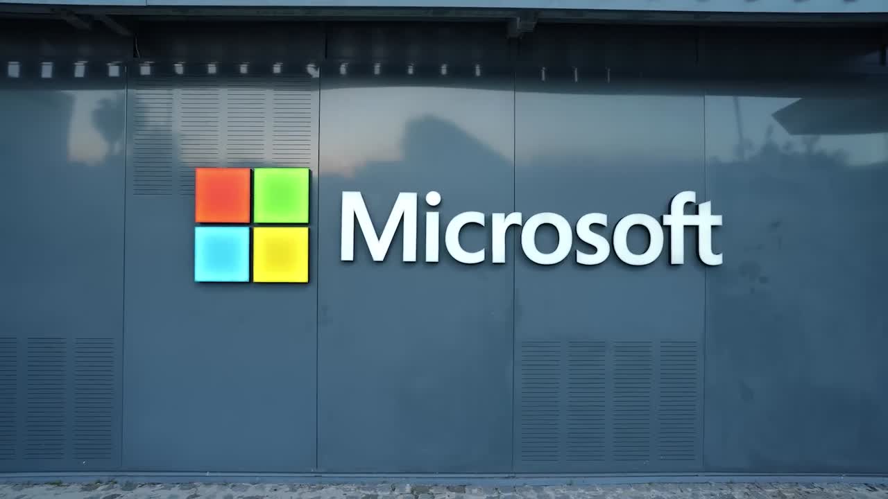 Wie Microsoft aus einem kleinen Software-Startup ein Billionen-Dollar ...