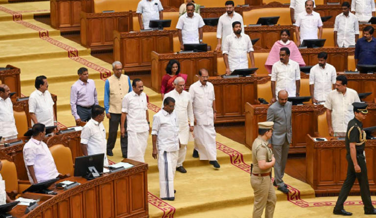 Kerala Governor objects to partial 'Vande Mataram' protocol in State ...
