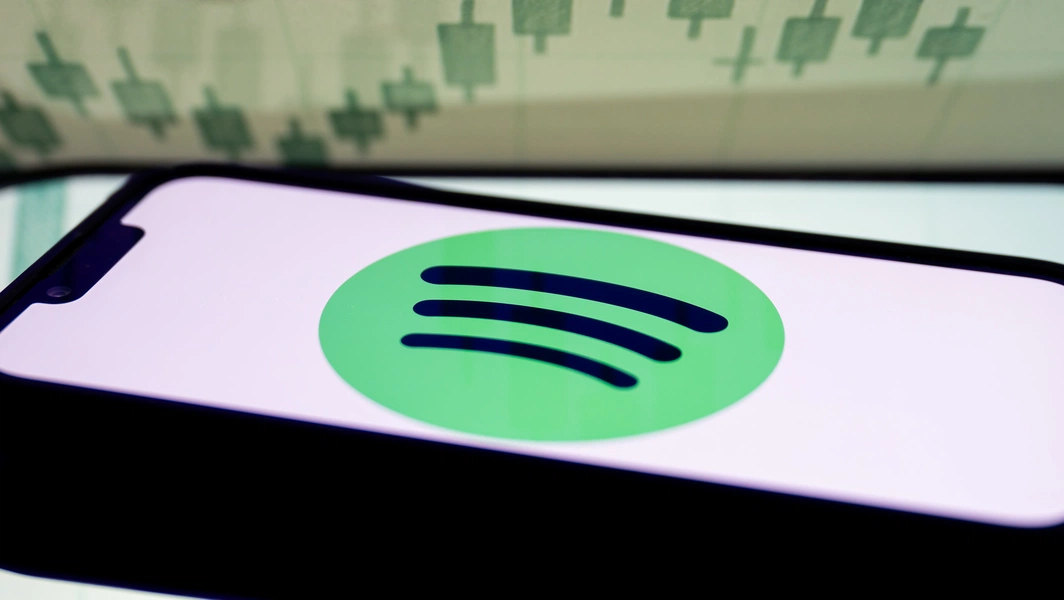 Spotify brings playlist folders and queue tools to mobile