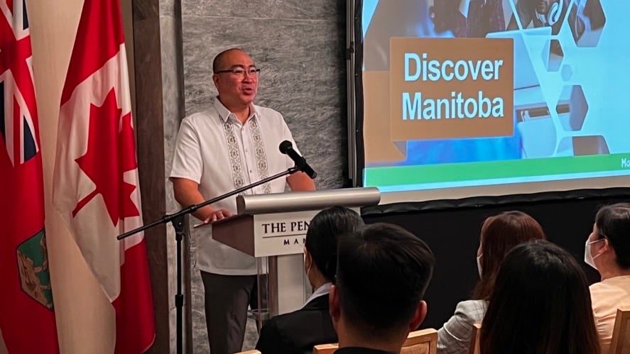 Manitoba recruits 53 doctors, paramedics from UK recruiting trip