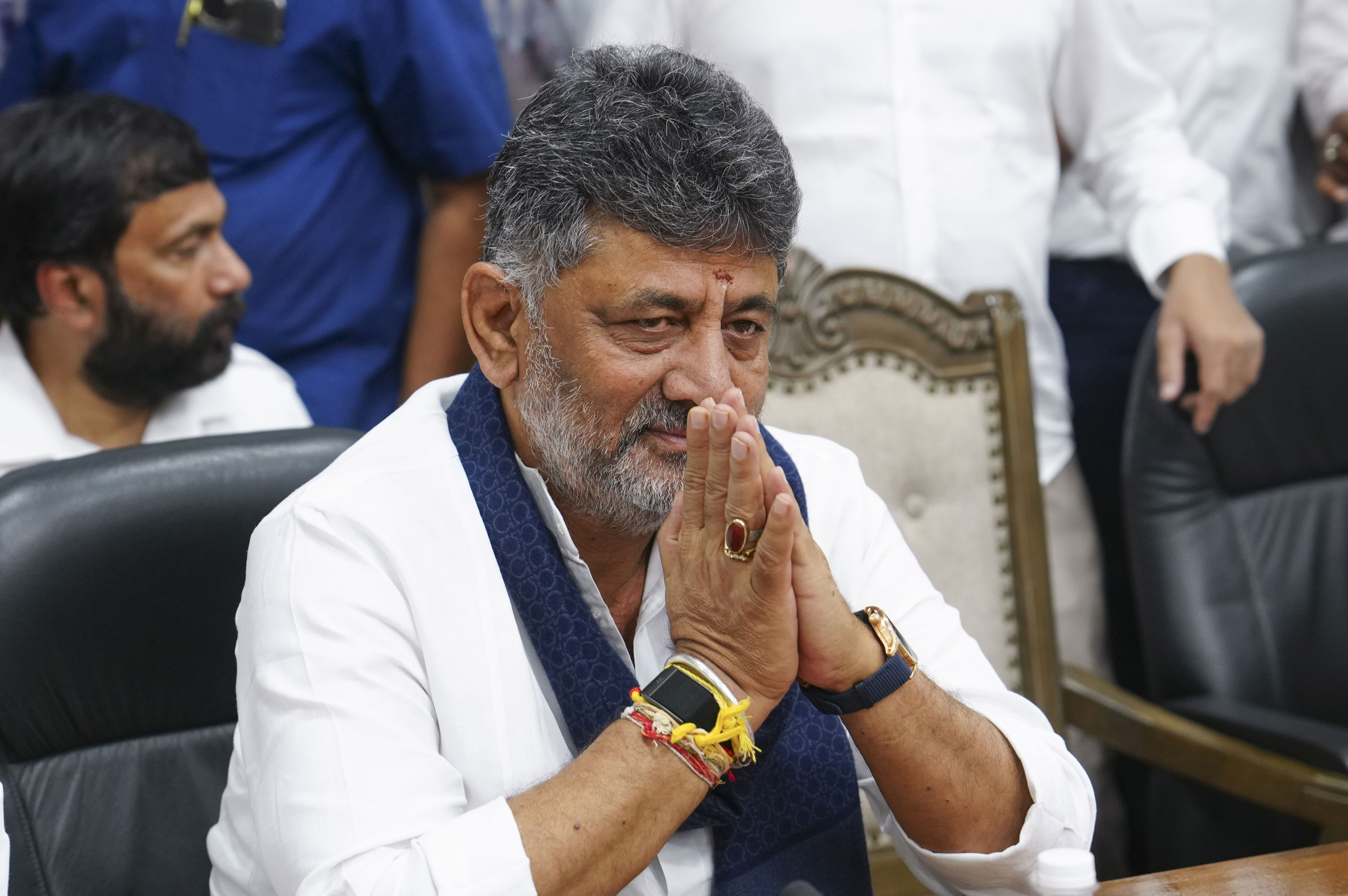 Shivakumar expresses gratitude to Siddaramaiah after resignation