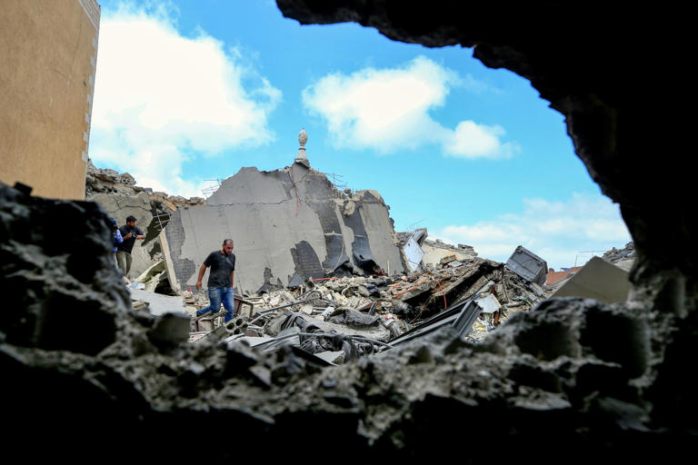 Beirut, bilancio dei raid israeliani sale a 10 uccisi in poche ore