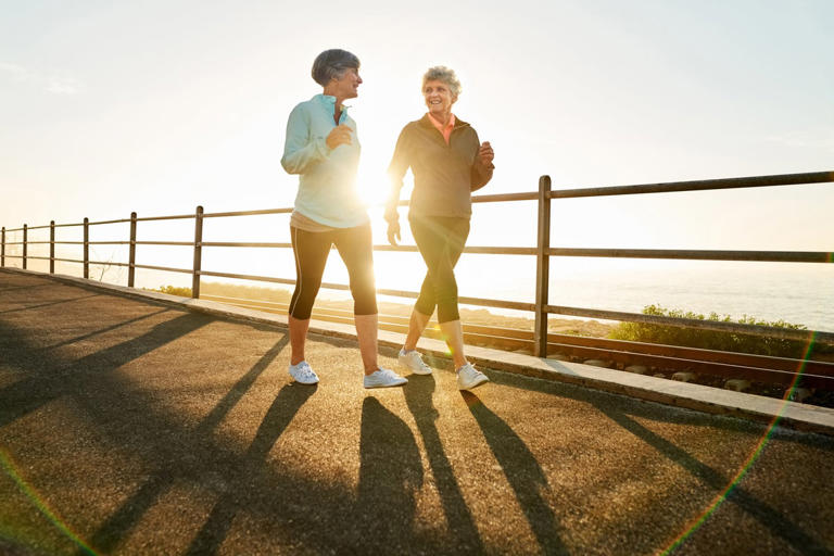 Physiotherapist reveals two walking techniques to reduce knee pain