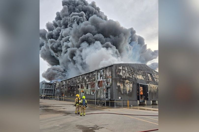 999 call handlers inundated as 10 fire engines at four-acre chicken ...
