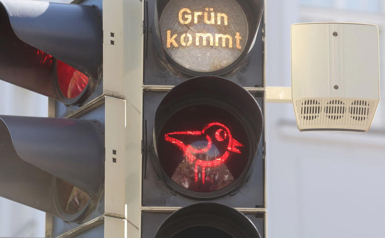 Spatz statt Punkt: Neues Ampel-Motiv in Gera